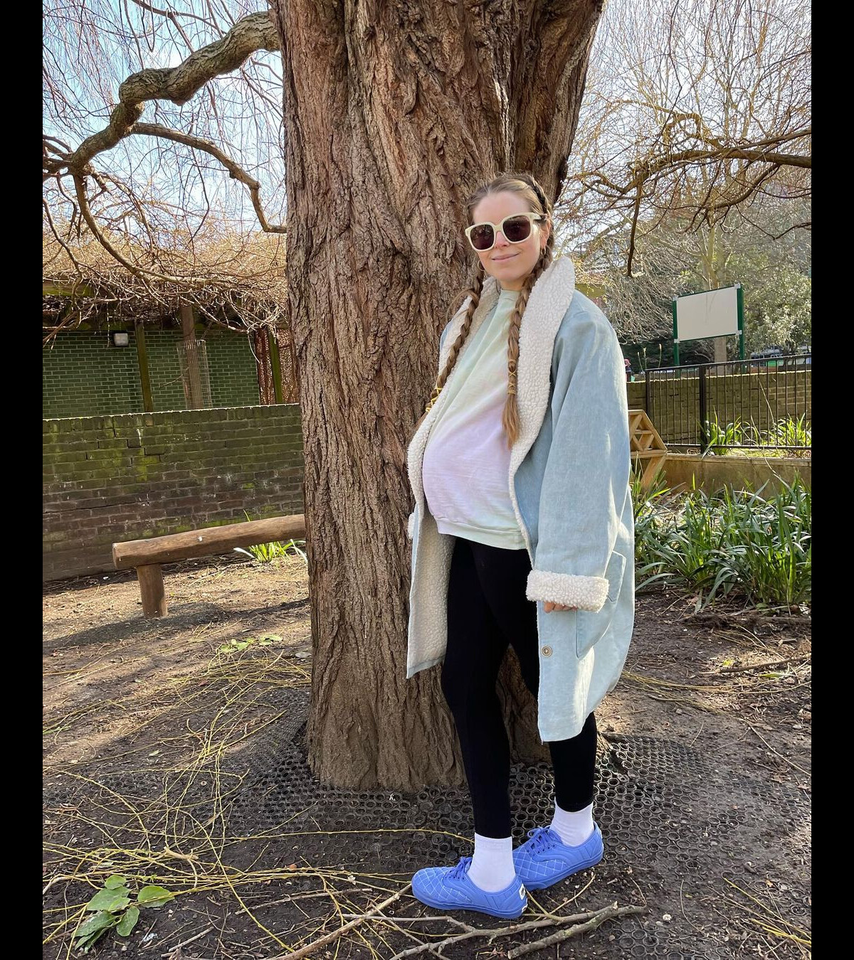 Photo : Jessie Cave sur Instagram. Le 26 février 2022. - Purepeople Photo : Jessie Cave sur Instagram. Le 26 février 2022. - Purepeople