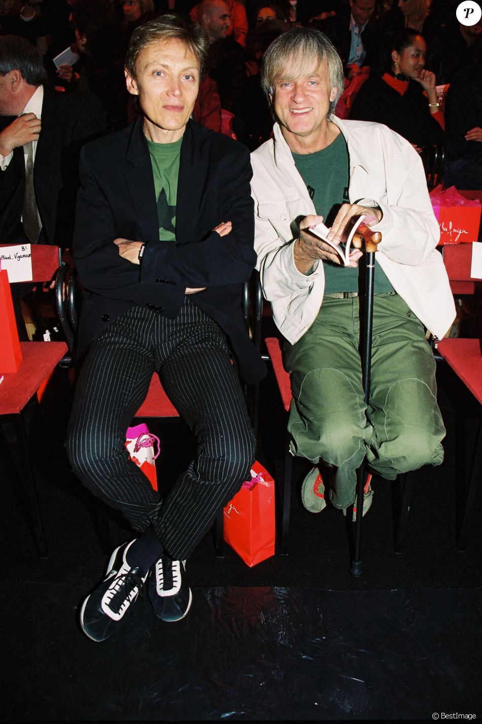 Dave et son ami Patrick Loiseau en 2001 au défilé Ungaro - Purepeople