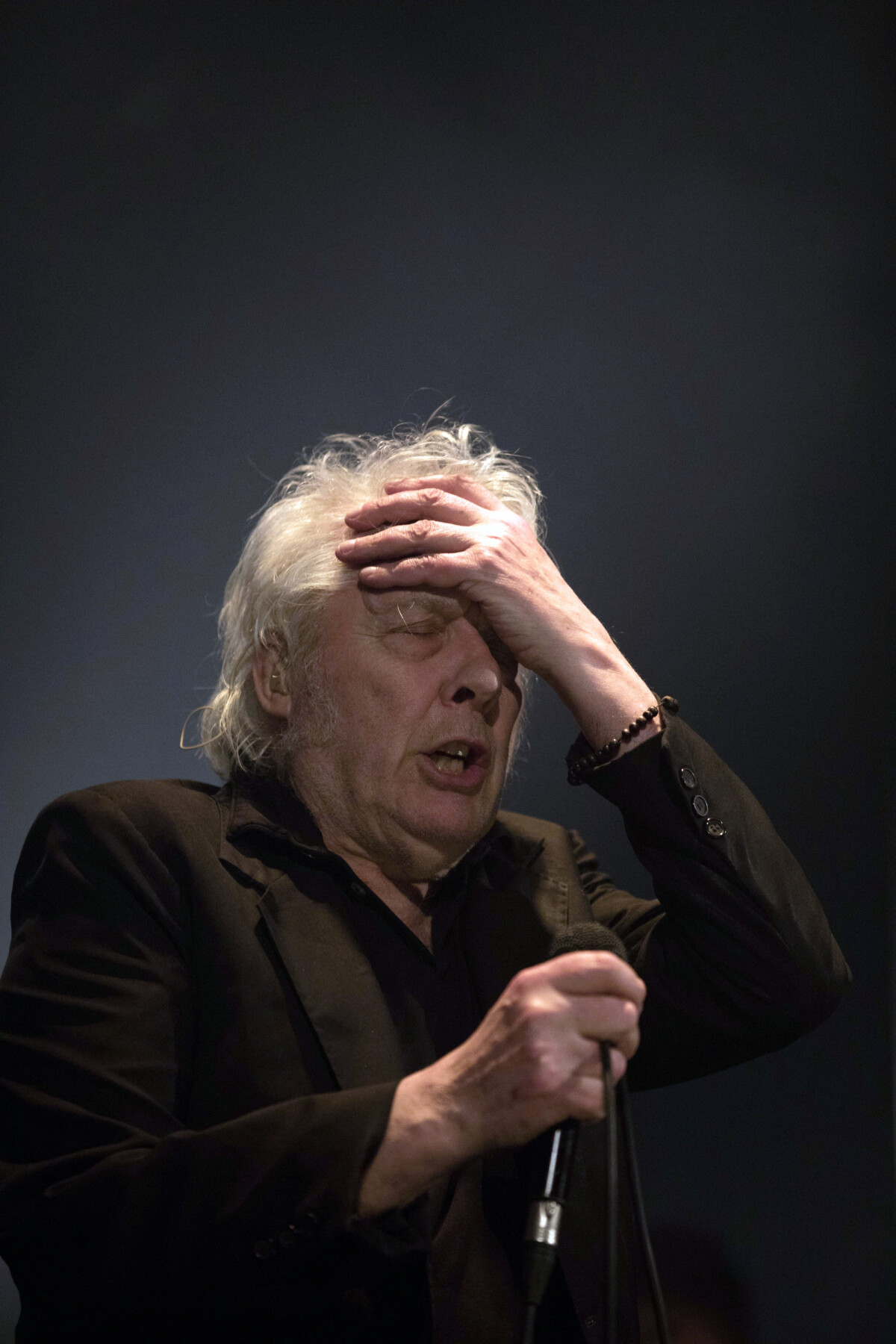 Vidéo : Mort du chanteur Arno emporté par la maladie, il avait 72 ans ...