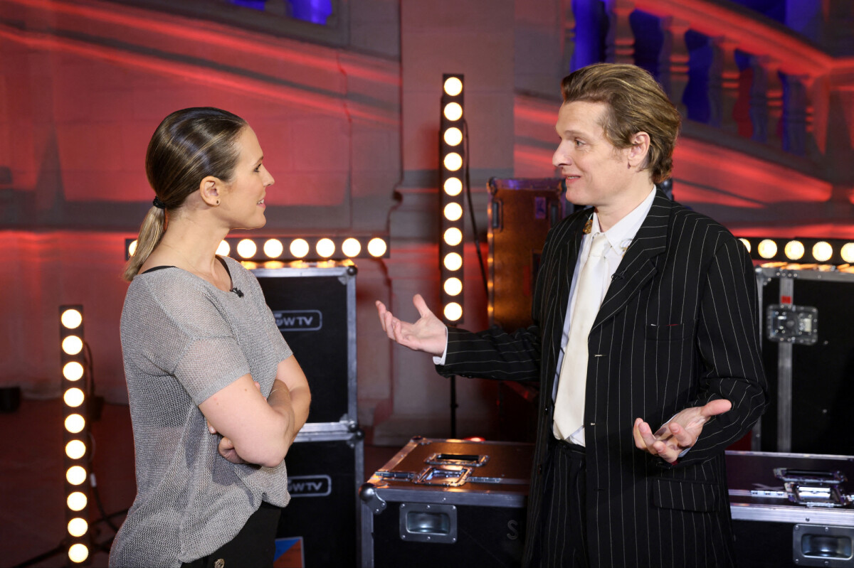 Photo : Lorie (Lorie Pester) et Bénabar - Backstage de l'enregistrement ...