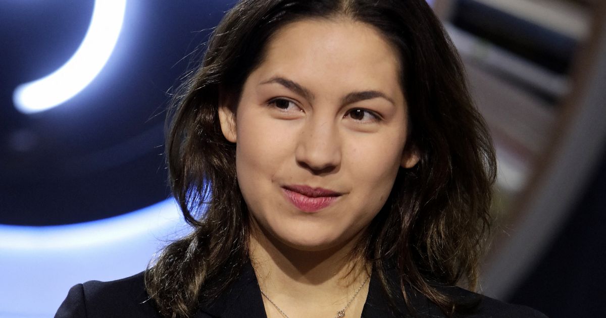 Portrait de Line Papin sur le plateau de l'émission TV La Grande ...