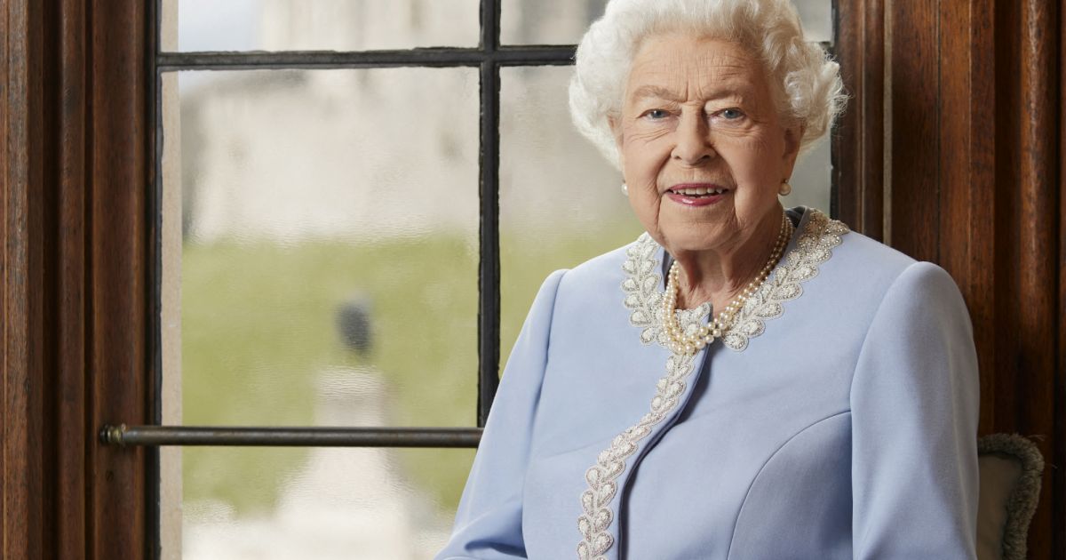 Portrait officiel de la reine Elisabeth II d'Angleterre, photographiée ...