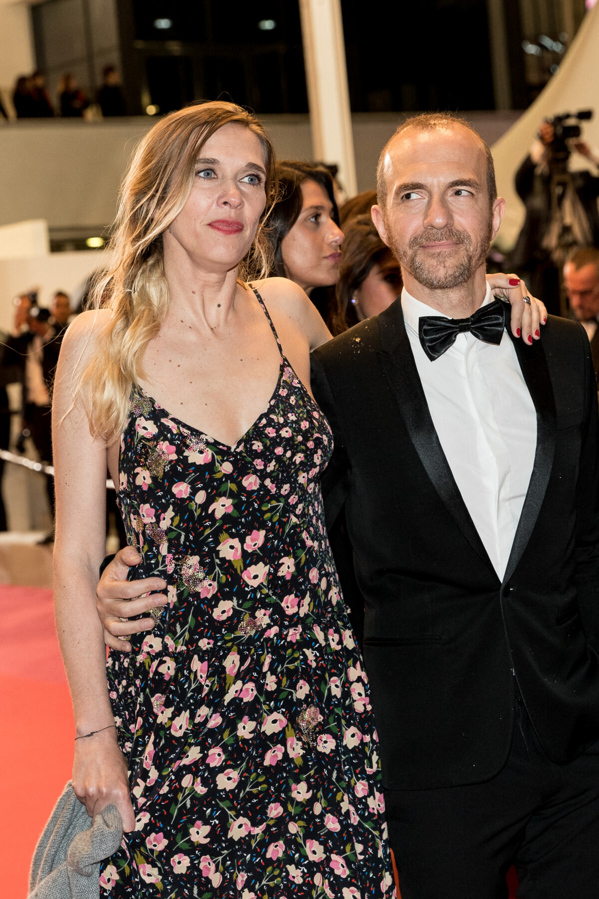 Photo : Marie Bastide et son compagnon Calogero - Descente des marches ...