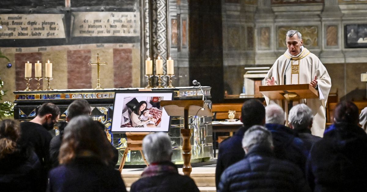 Un rassemblement religieux a lieu à la cathédrale d'Albi, France, le 8 janvier 2022, à l ...
