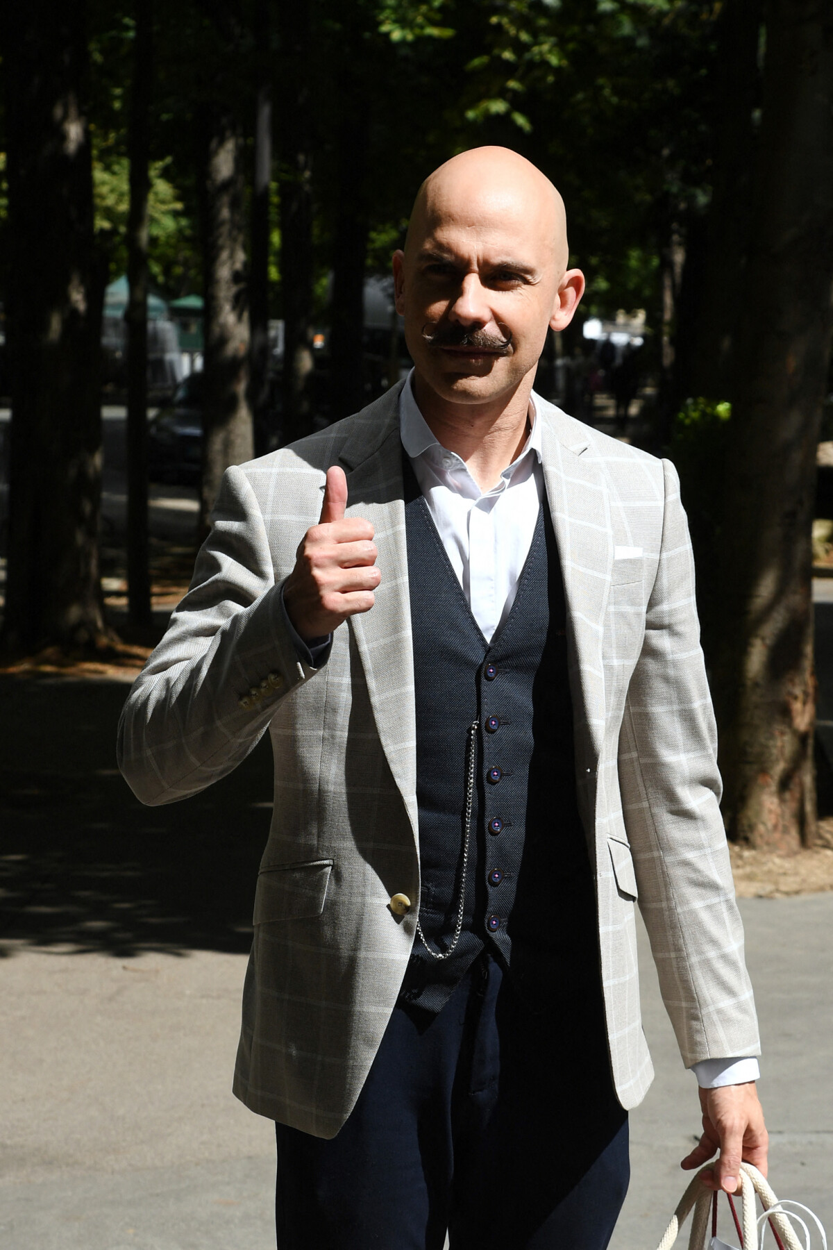 Photo : Viktor Vincent arrive de l'enregistrement de l'émission ...