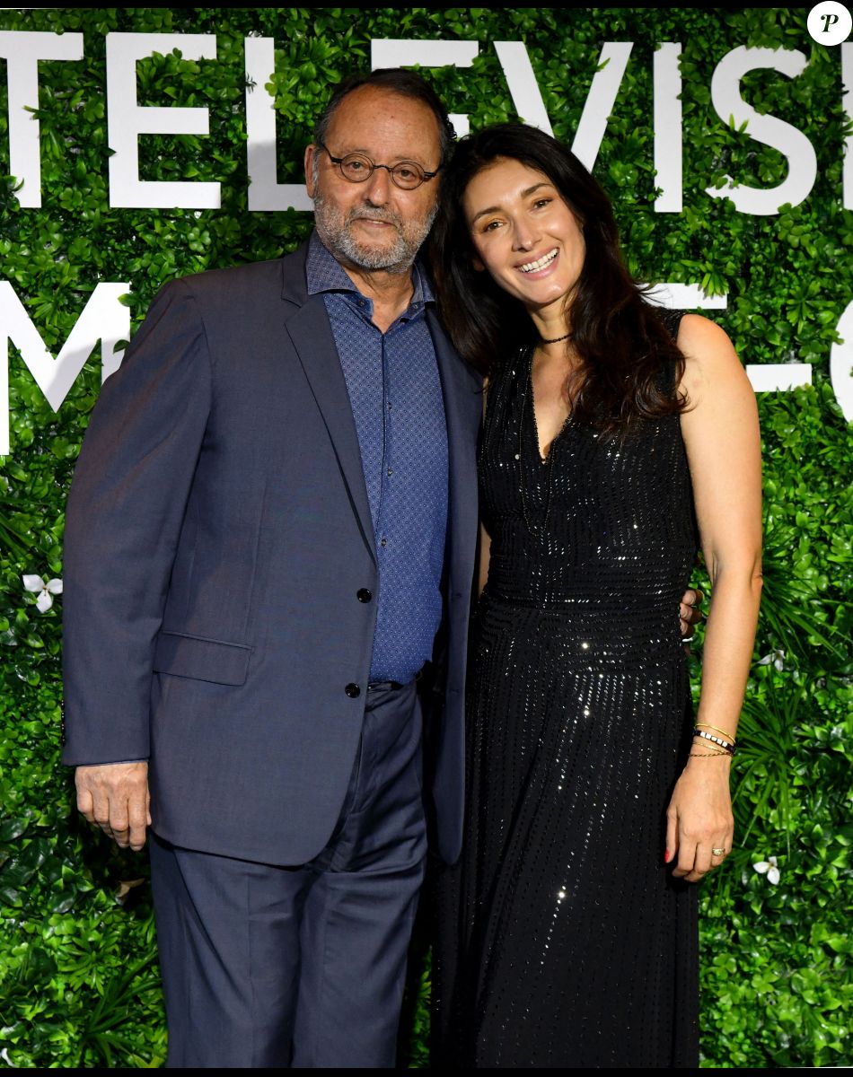 Jean Reno et sa femme Zofia s'offrent une rare sortie en amoureux à ...