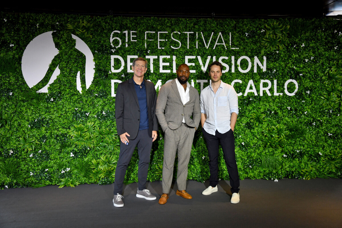 Photo : David Digilio, Antoine Fuqua et Taylor Kitsch pour la série TV ...