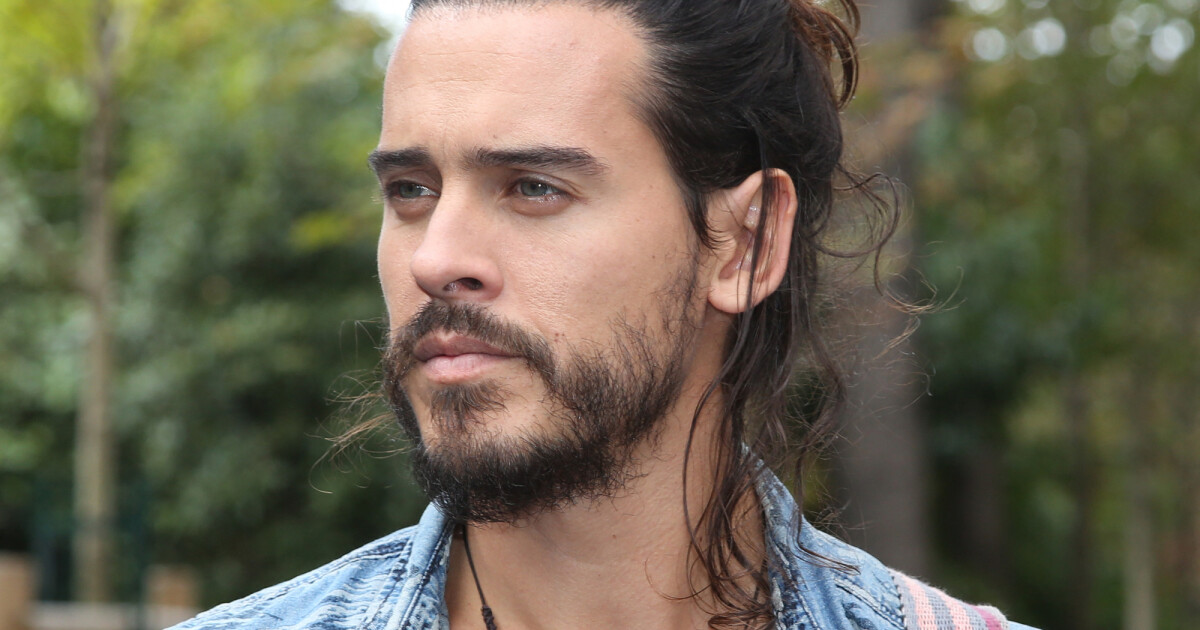 Flo Delavega, papa de Santi : rare photos de son fils, à visage ...