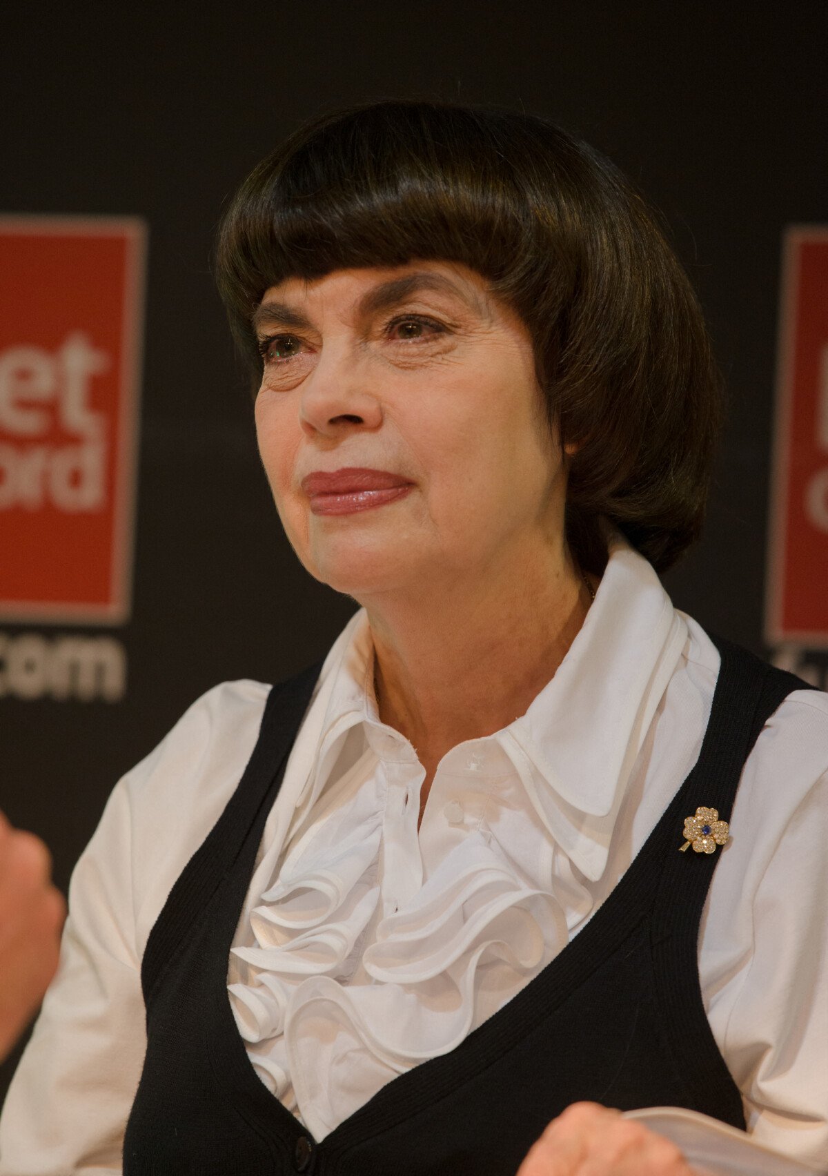 Photo : Mireille Mathieu dédicace son nouvel album "Mes classiques" au ...