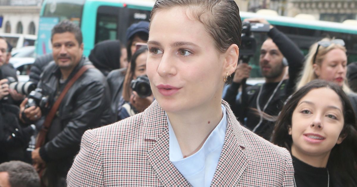 Héloïse Letissier (Christine and The Queens) - Célébrités arrivent au ...