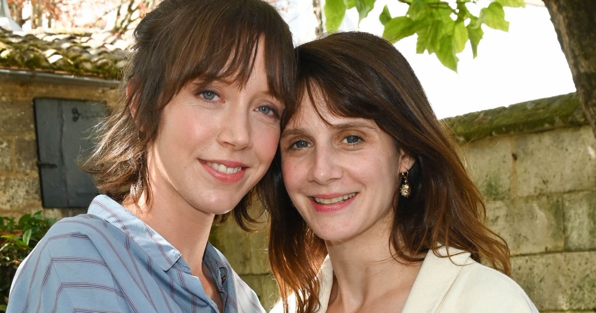 Sara Giraudeau très complice avec Judith Chemla, entourée pour sa ...