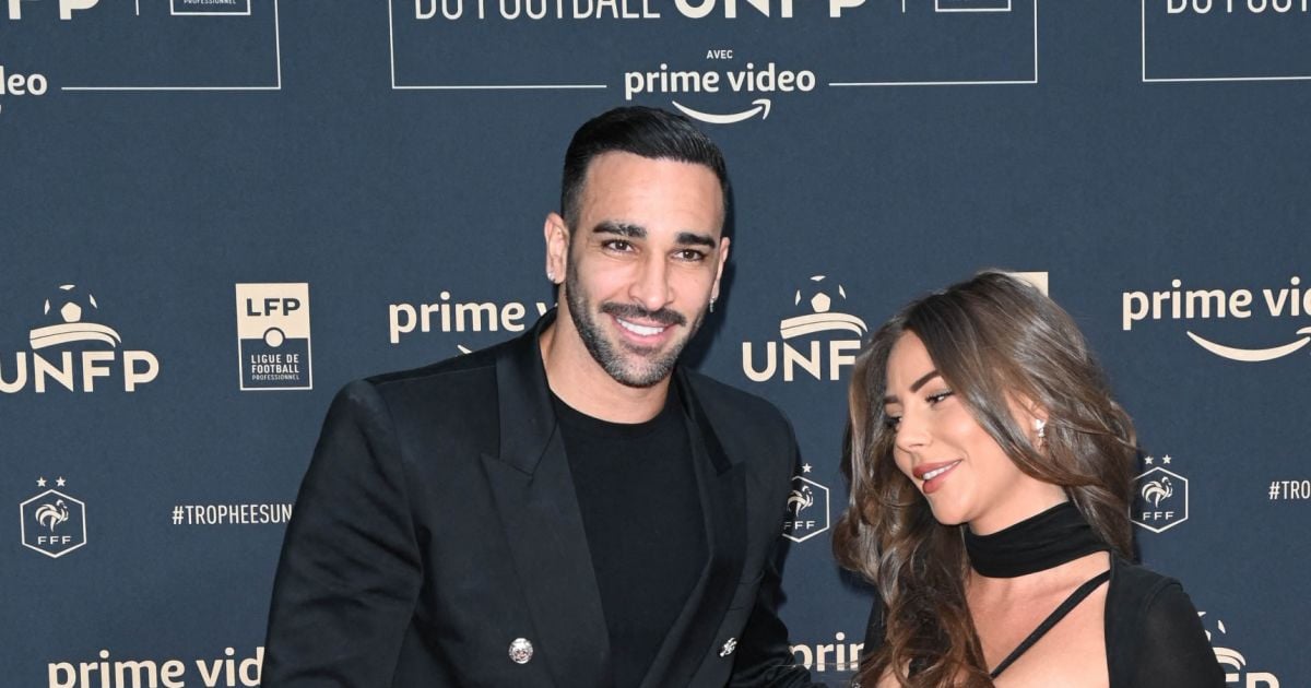 Adil Rami et sa compagne Léna Guillou - Photocall de la cérémonie des ...