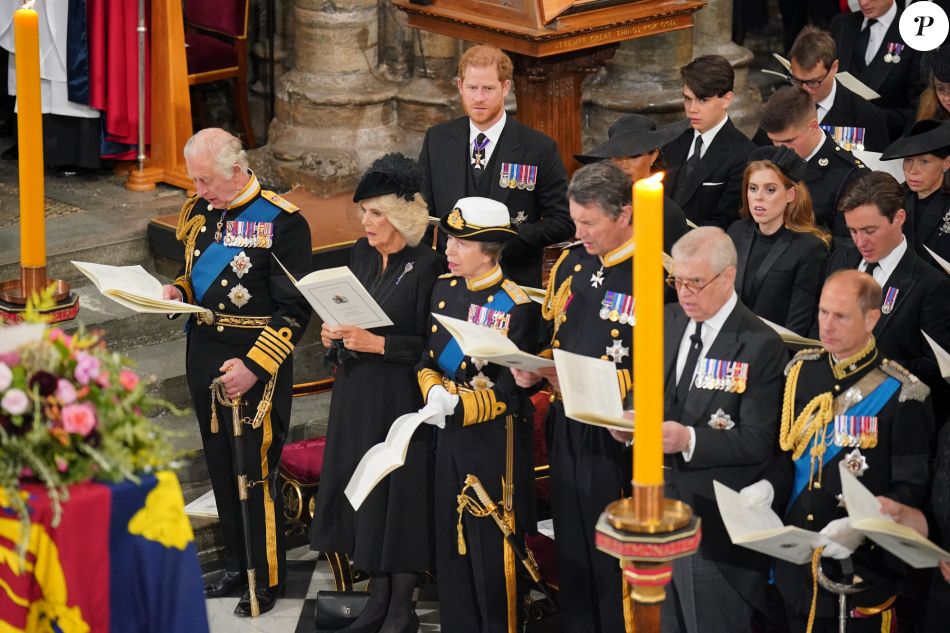 Le roi Charles III d'Angleterre, la reine consort Camilla Parker Bowles, la princesse Anne, Sir ...