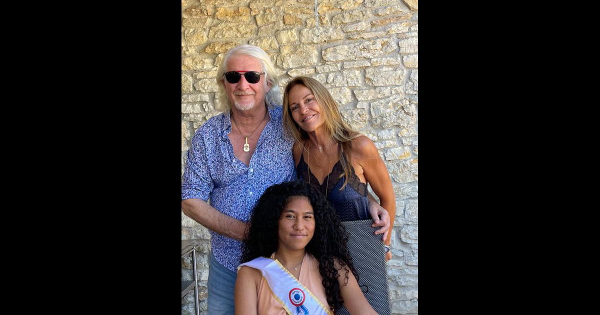 Patrick Sébastien prend la pose avec sa femme Nana et leur fille ...