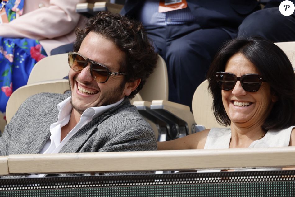 Florence Foresti et son compagnon Alexandre Kominek dans les tribunes ...