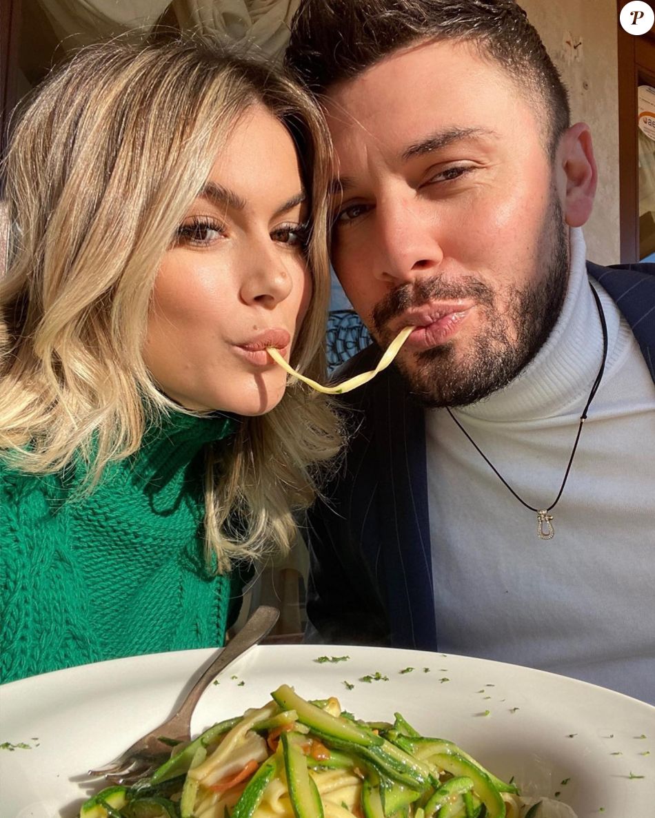Kevin et Carla Moreau au restaurant - Purepeople