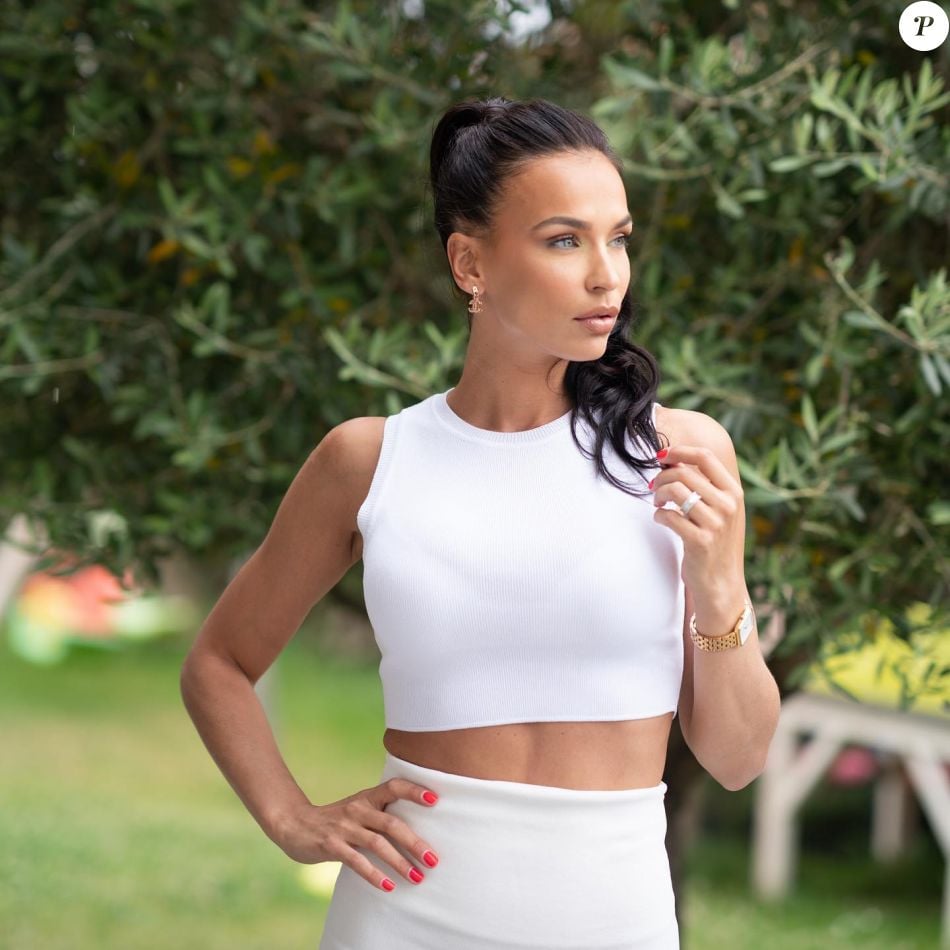 Julie Ricci sur Instagram - Purepeople