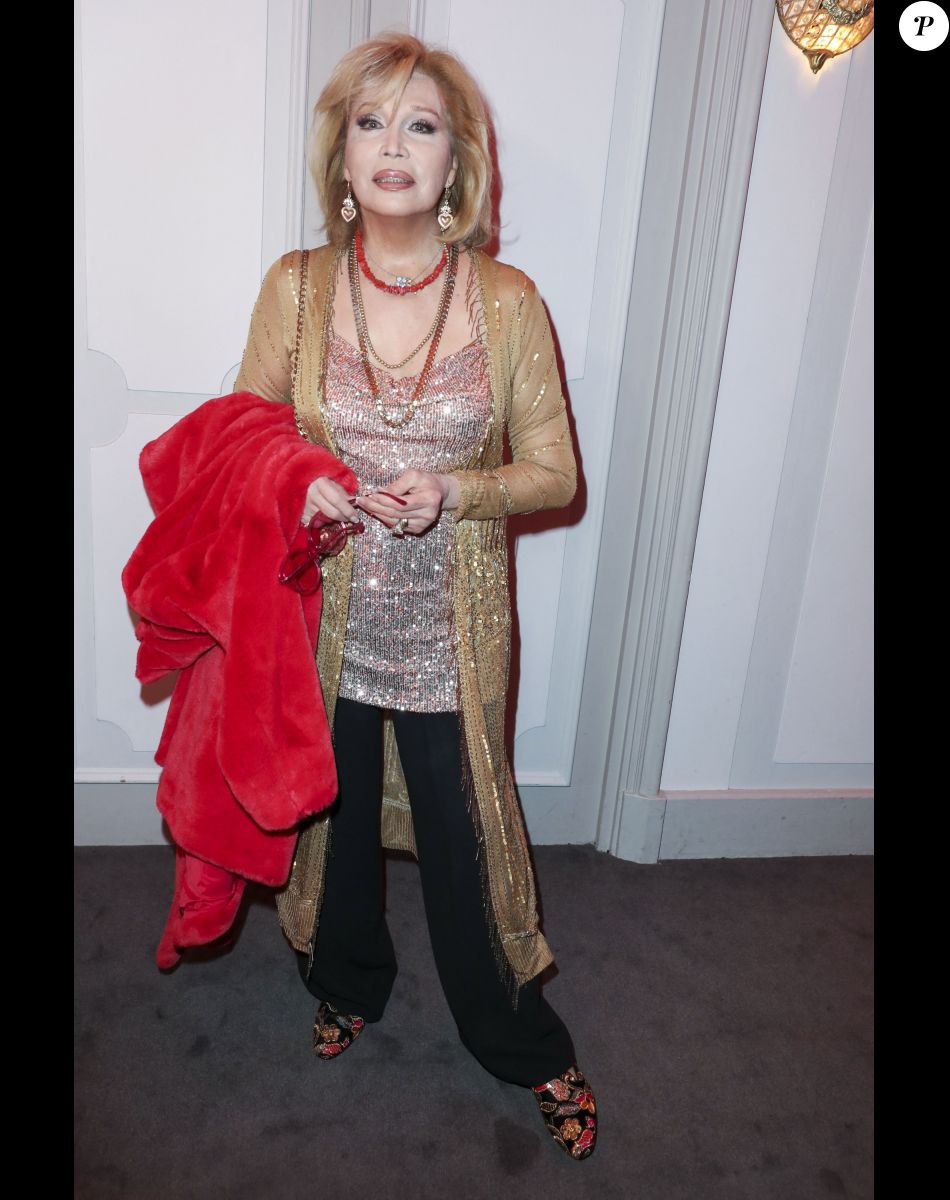 Amanda Lear s'affiche en très bonne compagnie : cet homme ultra-sexy ...