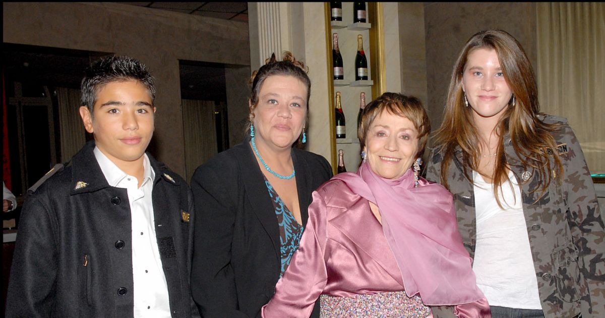 Annie Girardot avec sa fille Giulia et ses petits-enfants Renato et ...