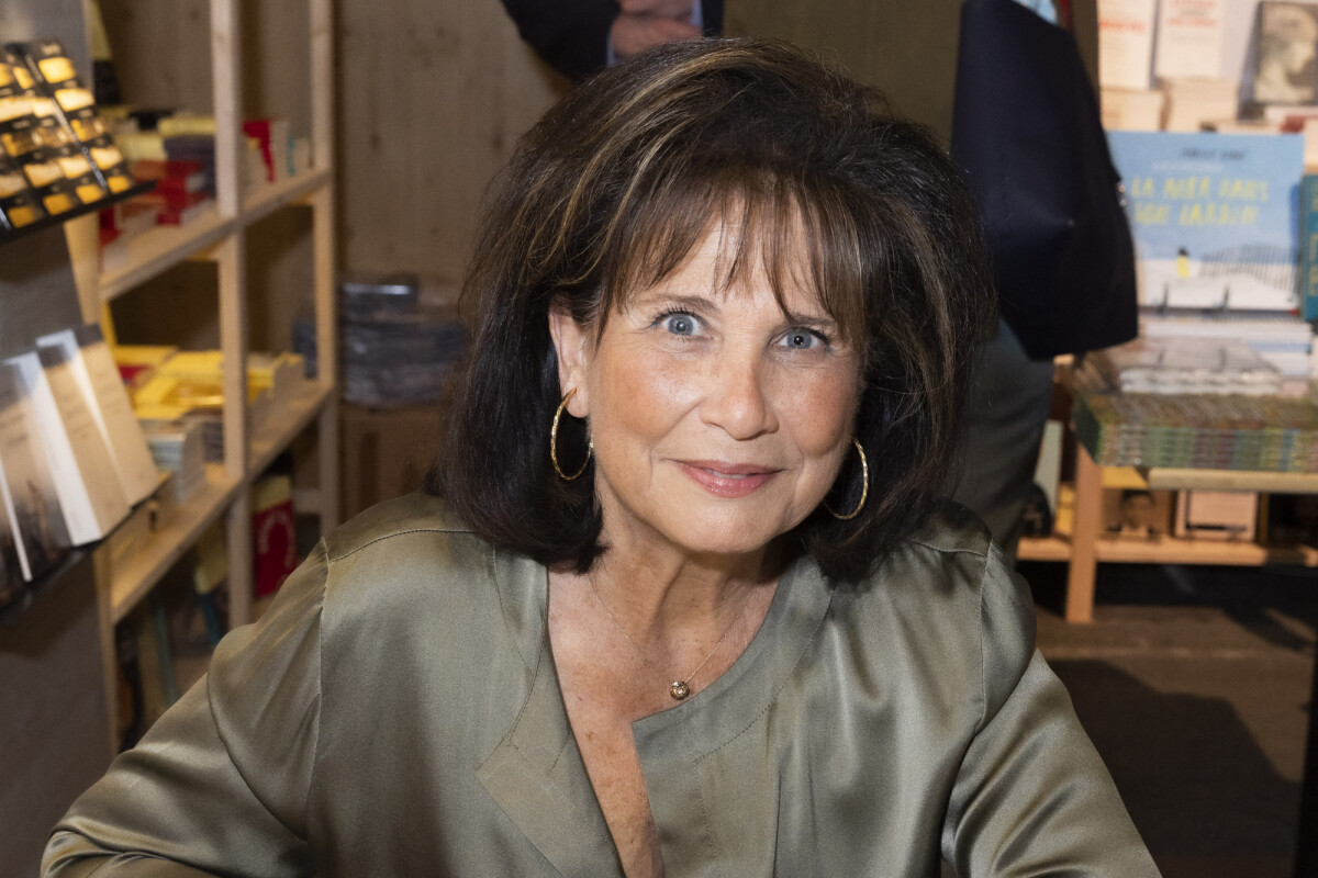 Photo : Anne Sinclair au Festival du Livre de Paris au Grand Palais ...