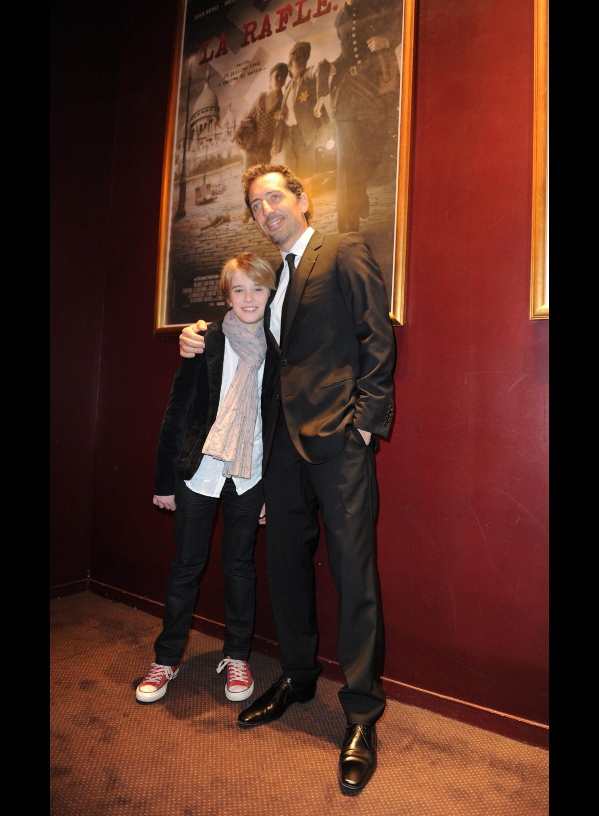 Photo : Gad Elmaleh et le jeune Hugo à la première de La Rafle, à Paris ...