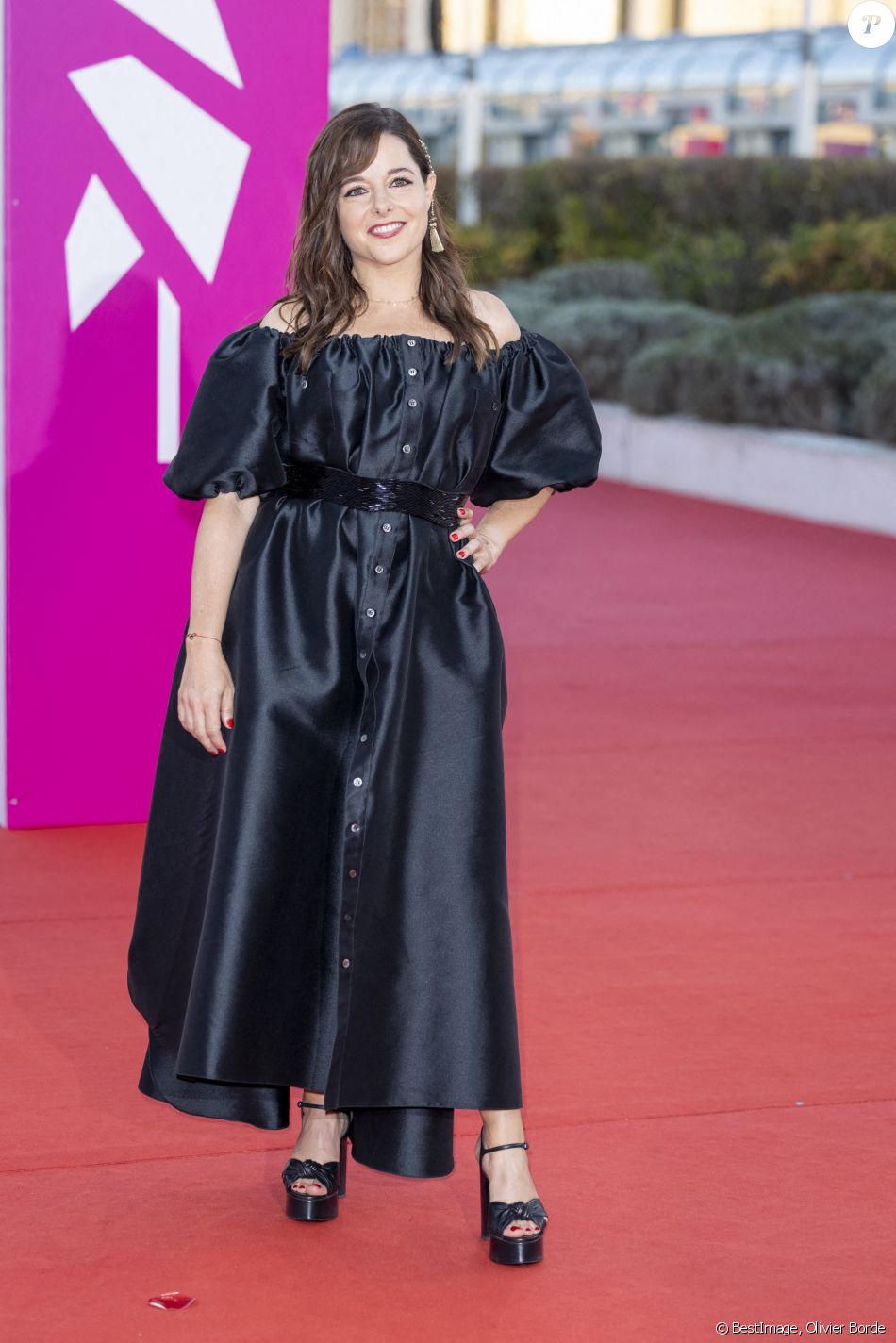 Laure Calamy lors de la première du film Une femme du monde lors de la ...