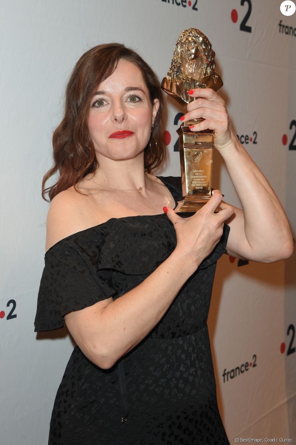 Molière de la comédienne d'un spectacle privé: Laure Calamy dans Le jeu de l'amour et du hasard ...