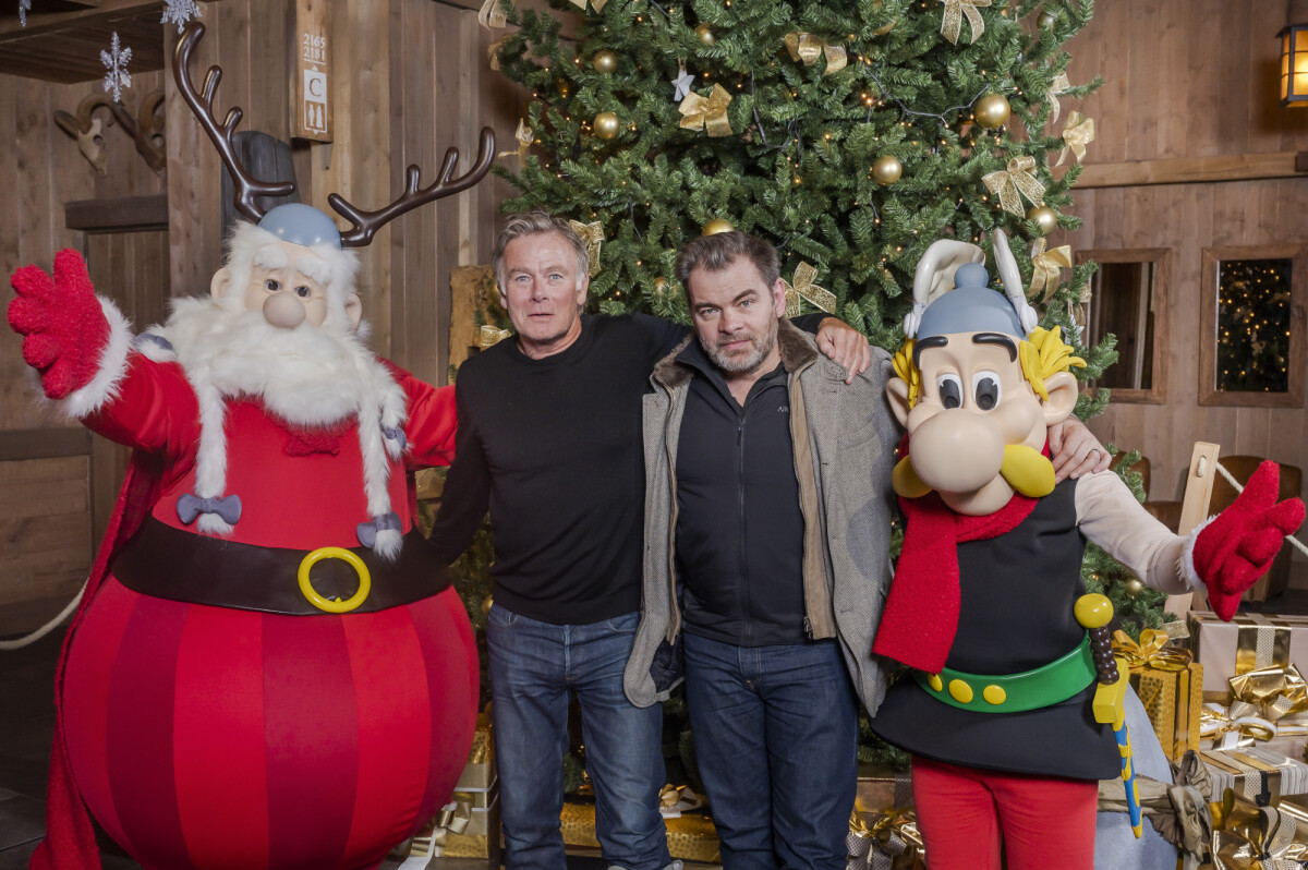 Photo : Franck Dubosc et Clovis Cornillac au Parc Astérix pour le "Noël ...