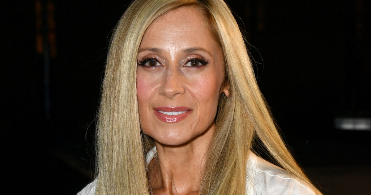 Lara Fabian - Front row du défilé Walk Your Worth By L'Oreal à l'Ecole ...