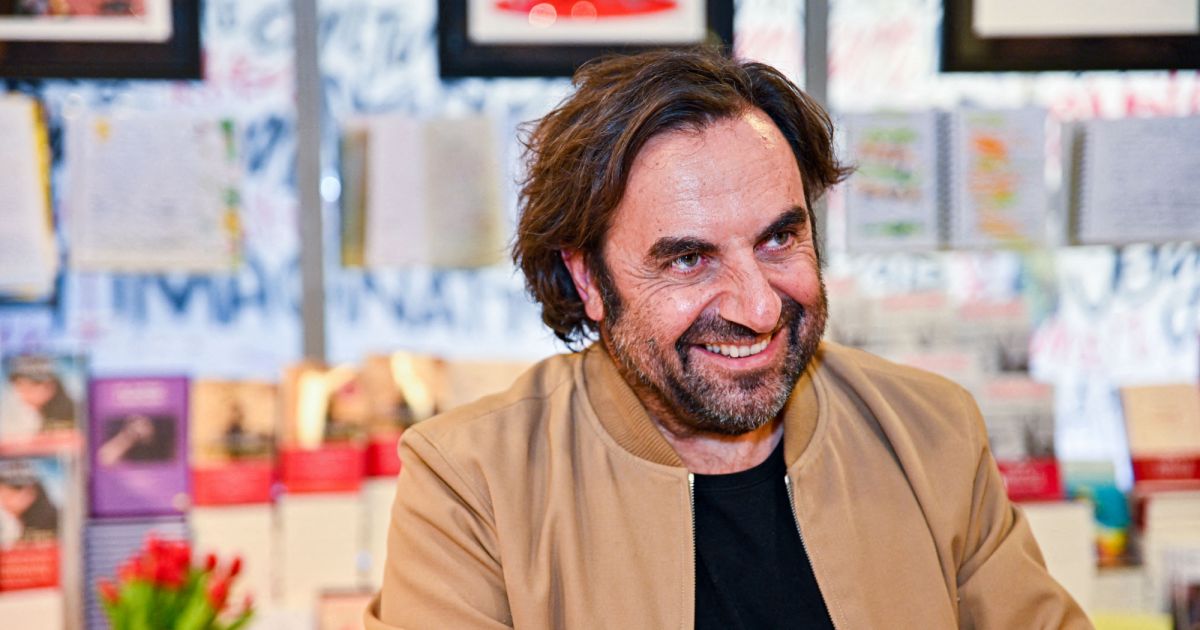 André Manoukian dédicace son livre Sur les routes de la musique à la ...
