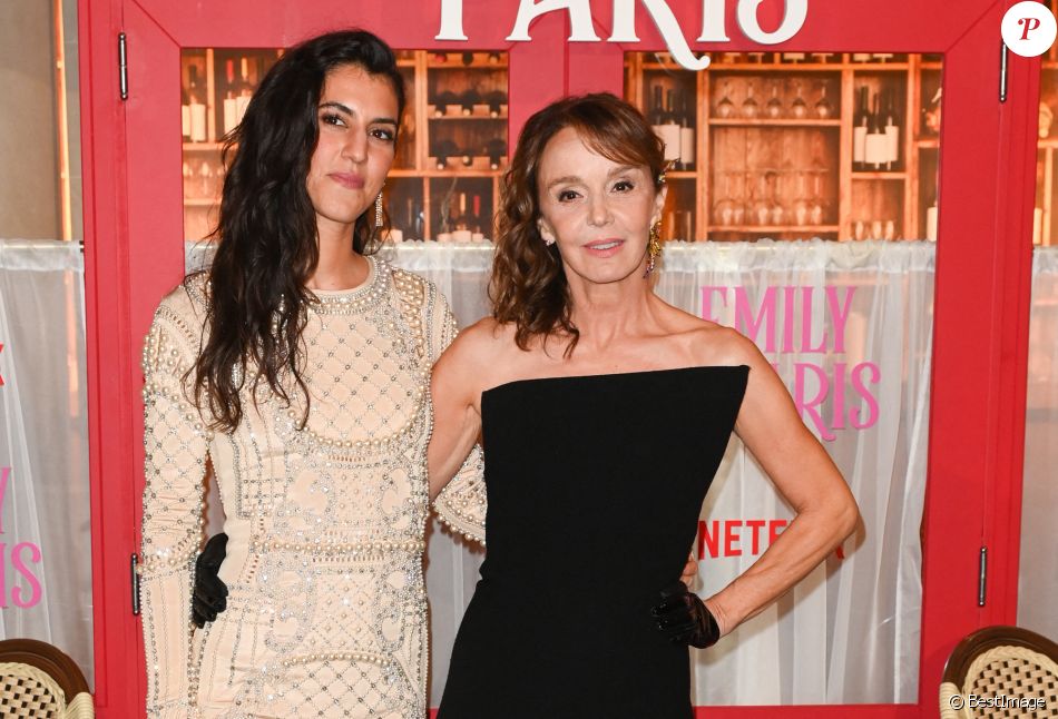 Taïs Bean Et Sa Mère Philippine Leroy Beaulieu Avant Première Du Film Netflix Emily In Paris