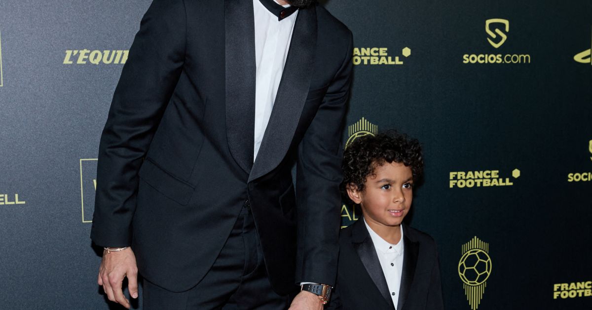 Karim Benzema et son fils Ibrahim - Photocall du 66ème Ballon d'Or au ...