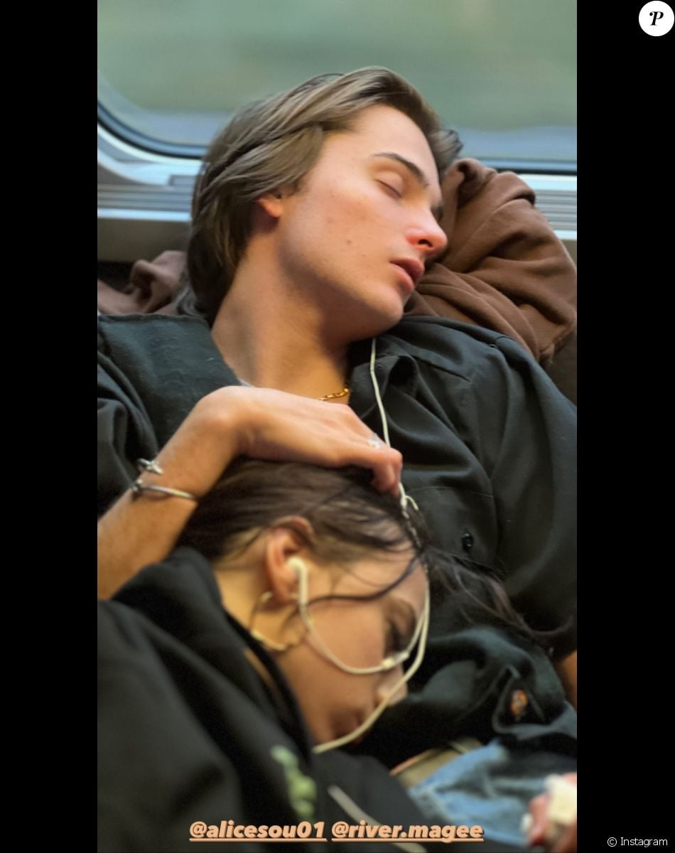 Charlotte Gainsbourg immortalise un moment de tendresse de sa fille ...