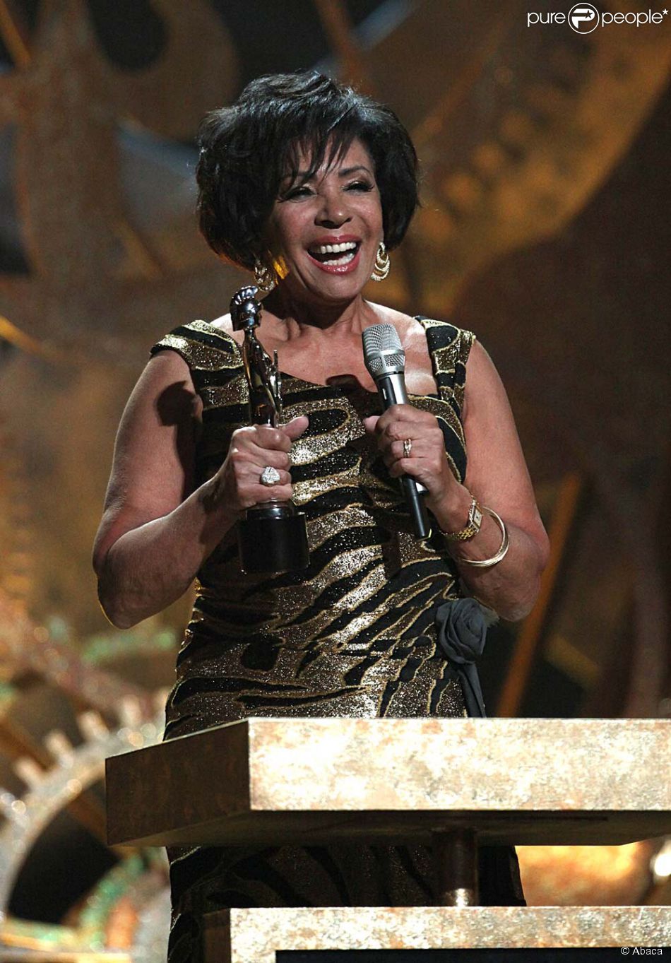 Shirley Bassey Lors Des Brit Awards à Londres Le 16 Février 2010 Purepeople