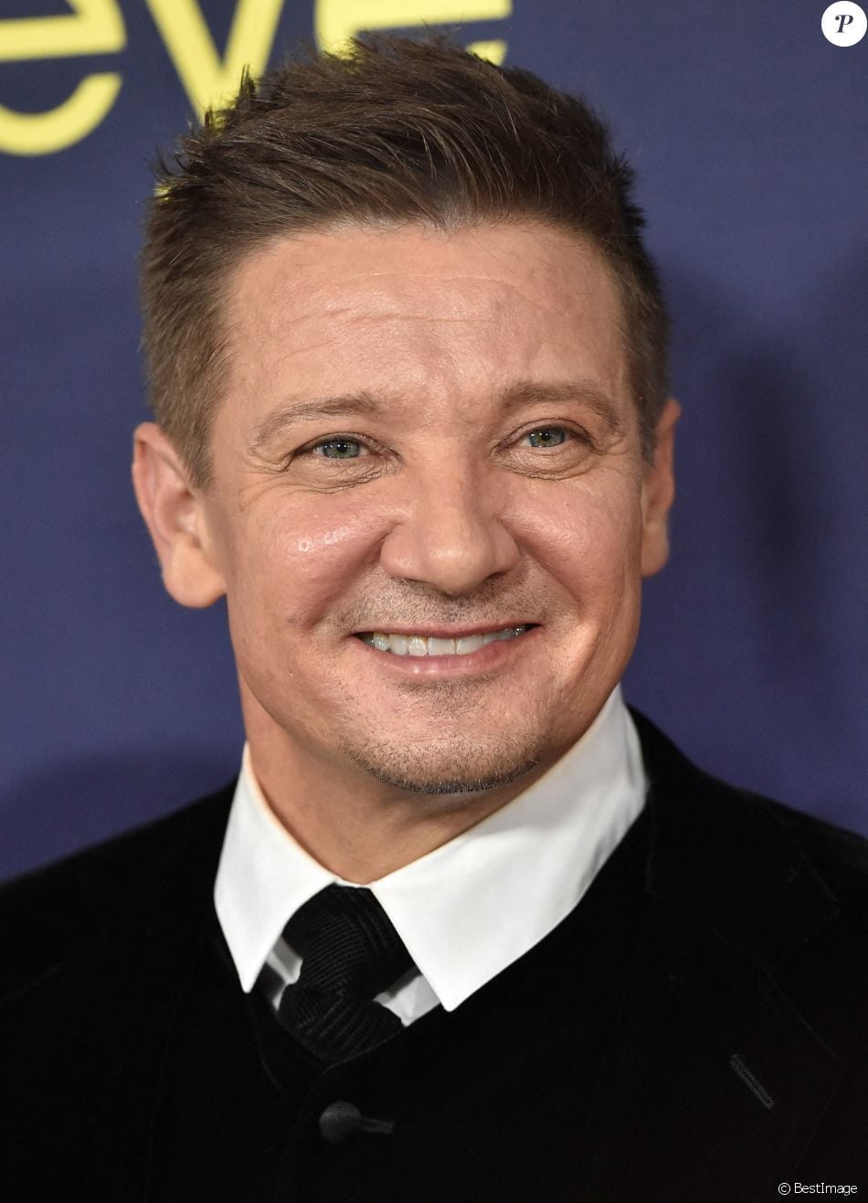 Jeremy Renner au photocall de la première du film Hawkeye à Hollywood ...
