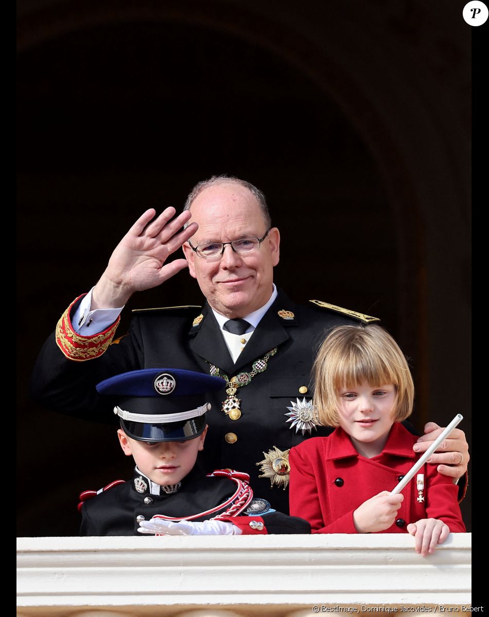 Gabriella de Monaco boudeuse : mine sombre entre Albert et Charlene, la ...