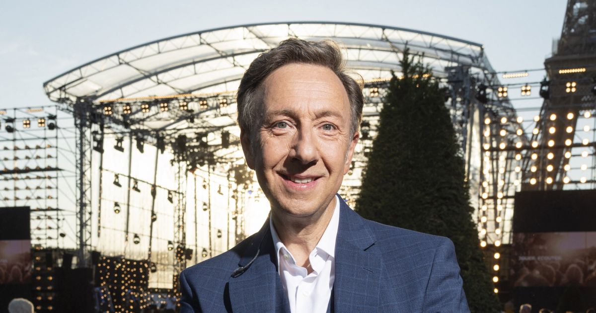 Exclusif - Stéphane Bern (Chaussures Louboutin aux couleurs Bleu Blanc ...