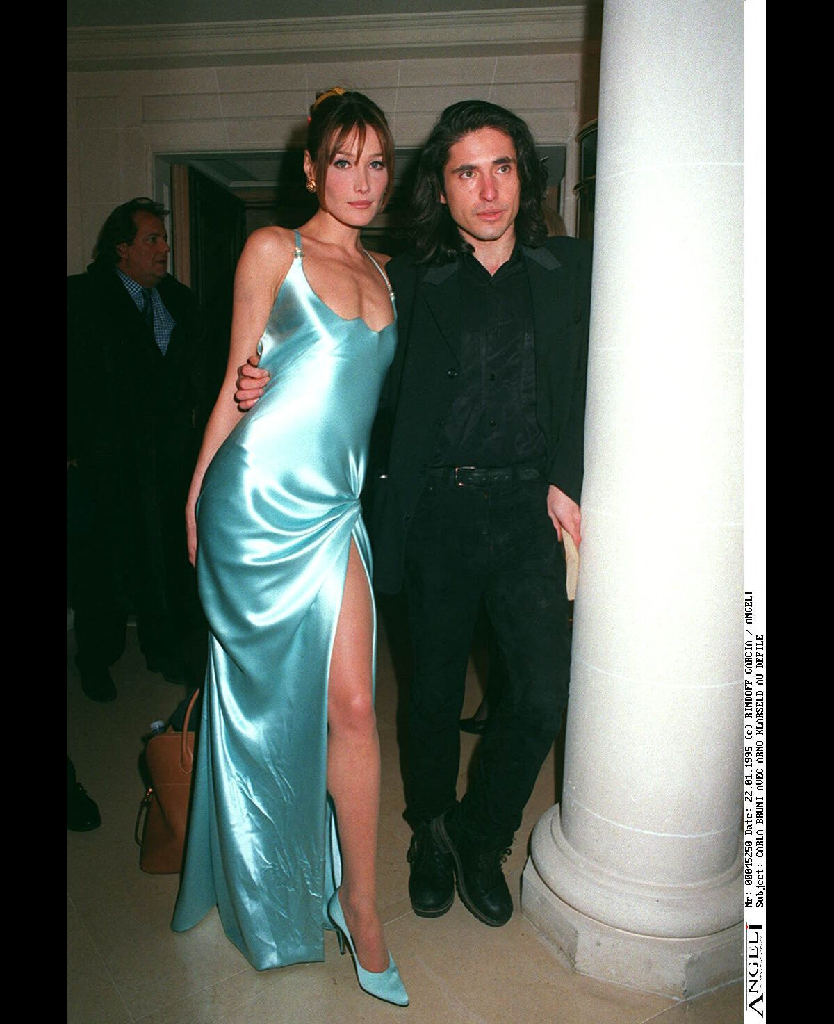 Photo : Carla Bruni et Arno Klarsfeld au défilé de mode haute couture ...