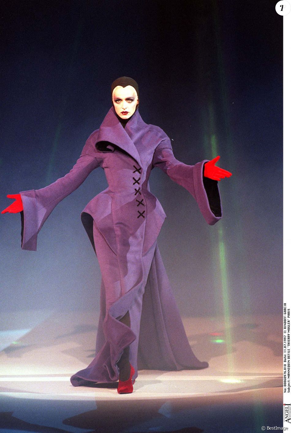 Défilé de la collection haute-couture automne-hiver Thierry Mugler à ...