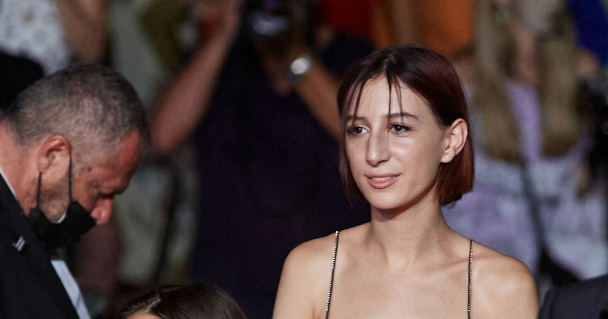Alice et Joe Attal (les filles de Charlotte Gainsbourg) - Montée des ...