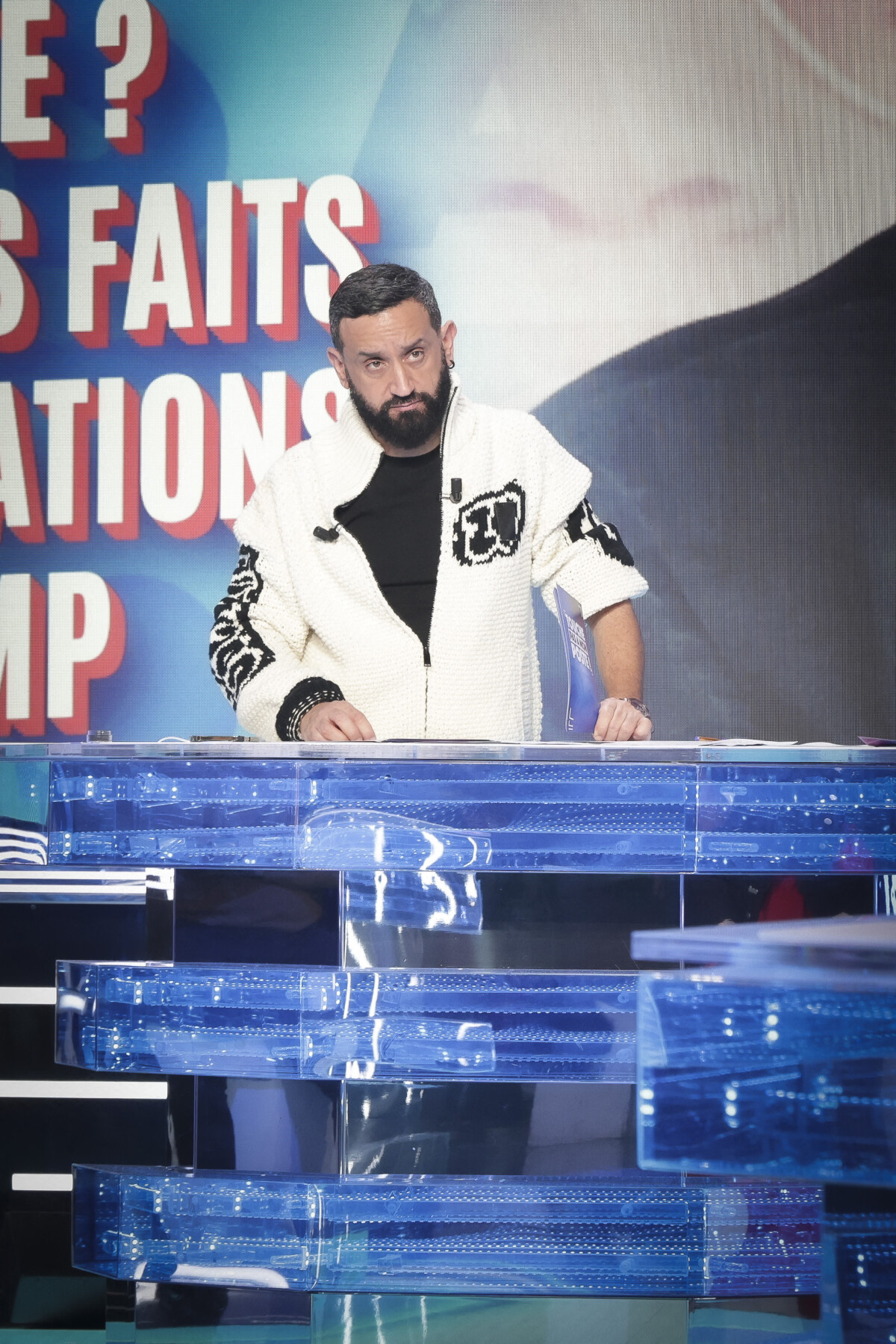 Photo : Exclusif - Cyril Hanouna sur le plateau de l'émission Touche ...