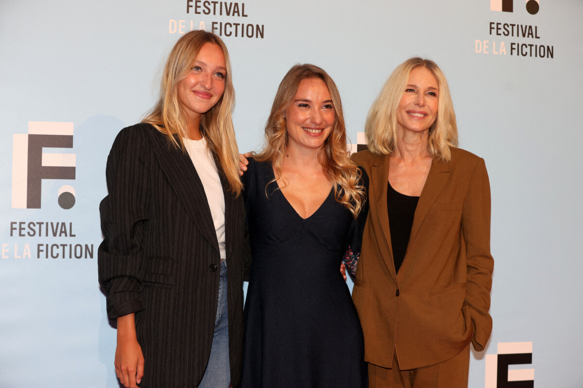 Photo : Ludmilla Makowski, Déborah François et Pascale Arbillot ...
