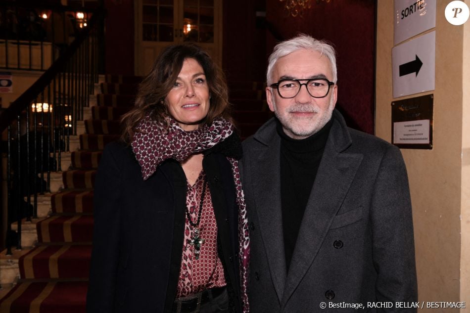 Exclusif - Pascal Praud et sa compagne Catherine lors de la première de la pièce de théâtre L ...
