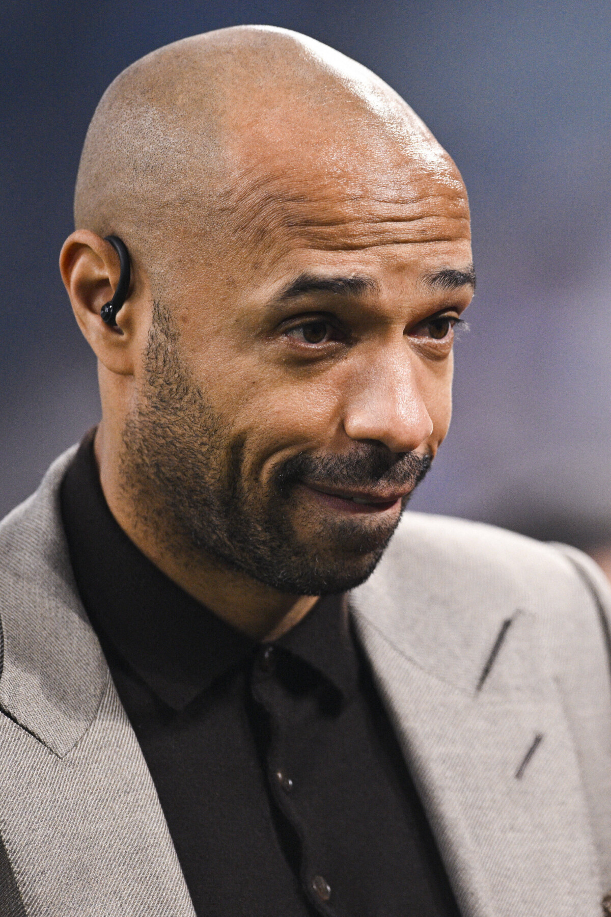 Photo : Thierry Henry - Consultant Amazon Prime - Match de Ligue 1 Uber ...