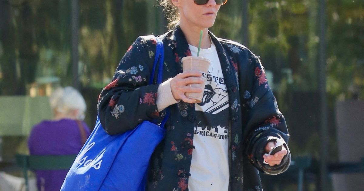 Vanessa Paradis fait du shopping à Los Angeles, le 13 avril 2022 ...