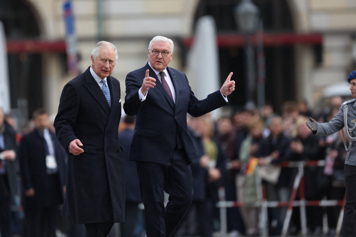 Photo : Le roi Charles III d'Angleterre accueilli par le président ...