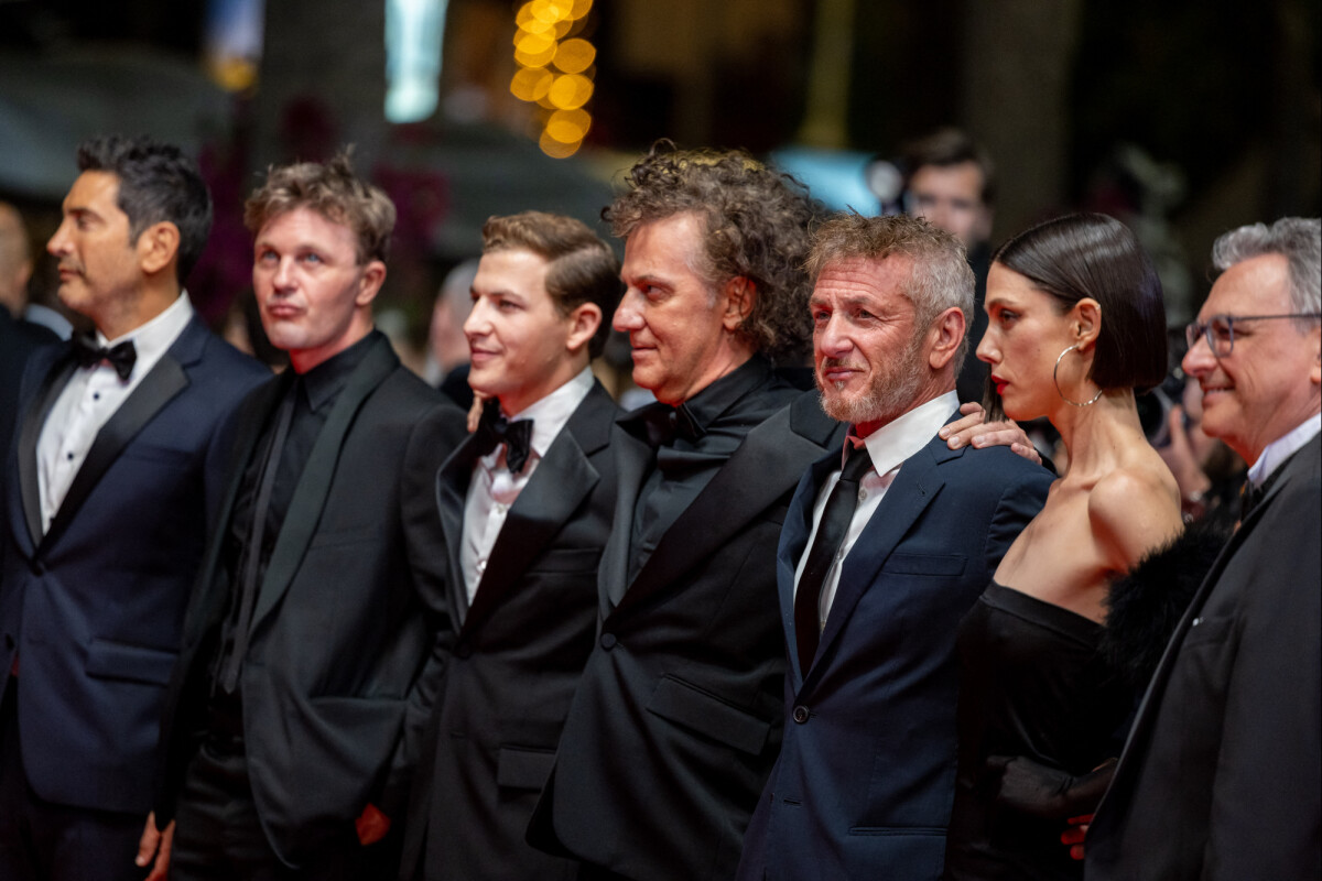 Photo : Sean Penn partage l'affiche du film Black Flies de Jean ...