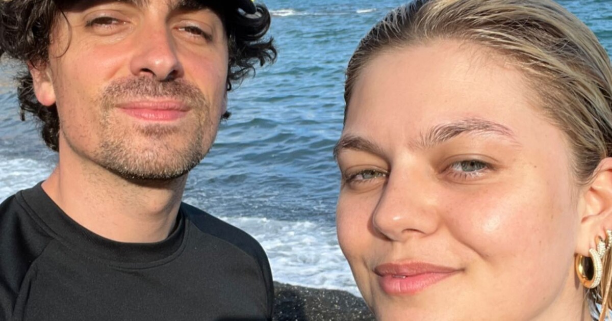 Louane : Rare photo avec sa soeur, son sosie, lors d'un week-end ...