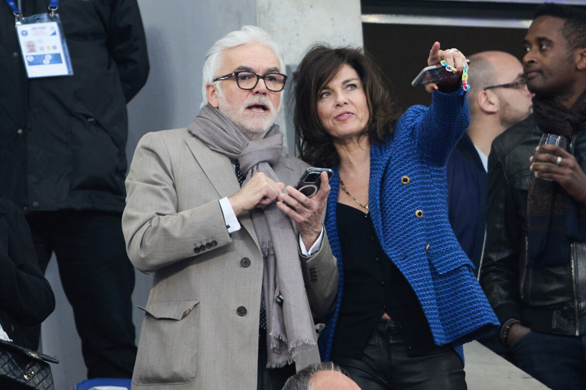 Photo : Le couple trouve toujours un moment pour se retrouver le week-end. Pascal Praud et sa ...