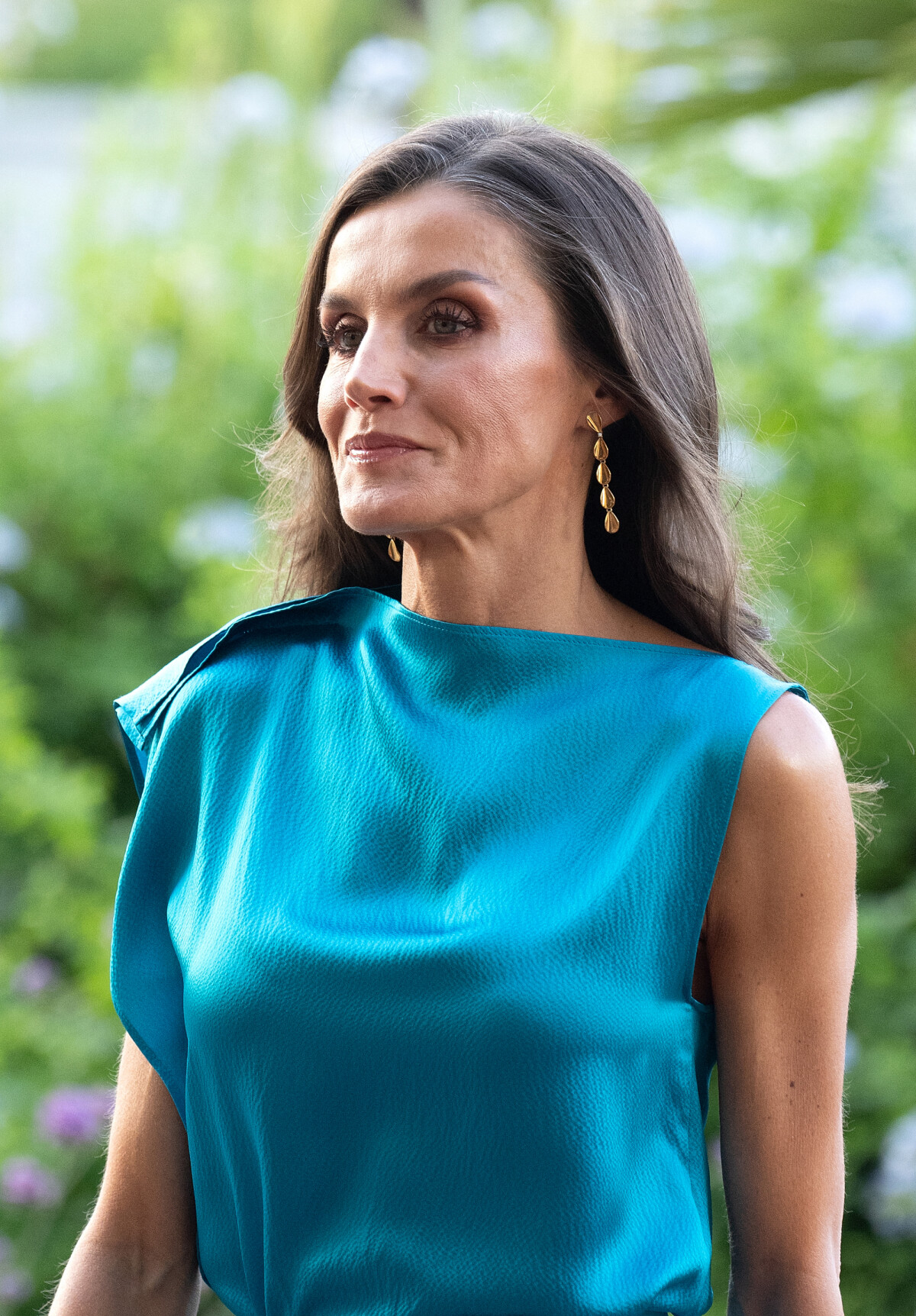 Photo : Elle s'est dévoilée dans une magnifique robe d'un bleu roi ...